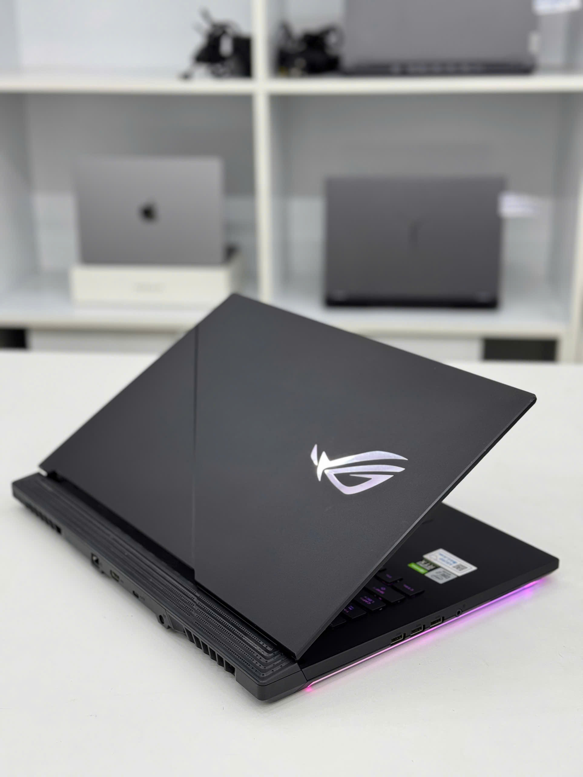 Laptop | CÔNG TY TNHH MÁY TÍNH TRẦN HẠNH